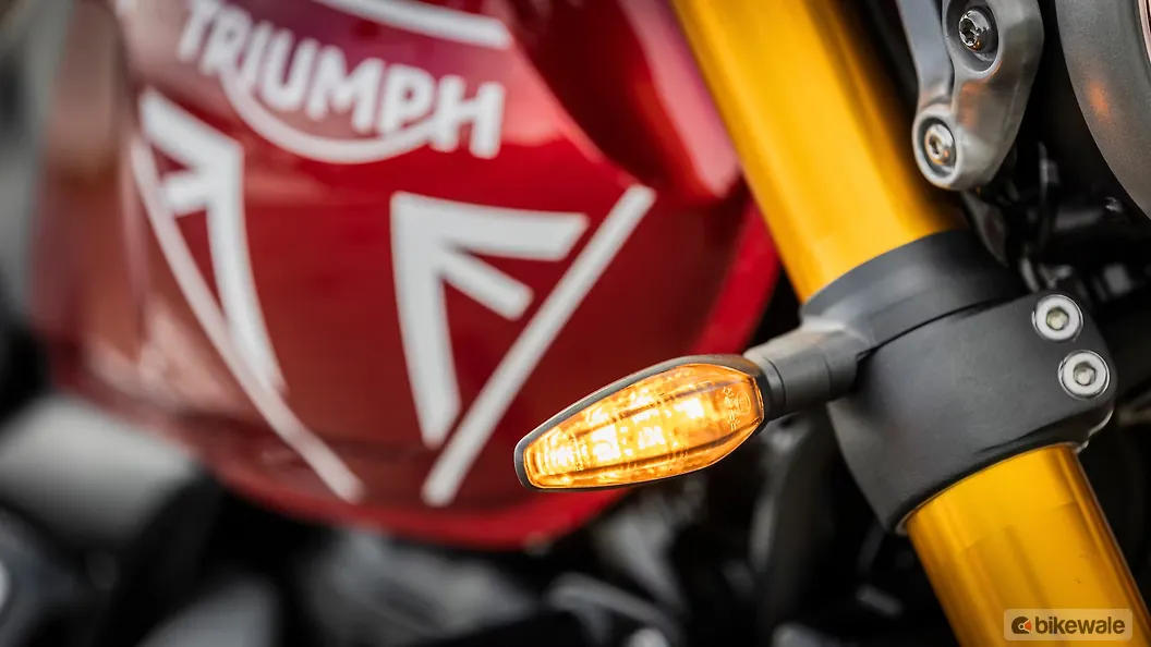 Triumph Speed 400 Front Turn Indicators Image – BikeWale