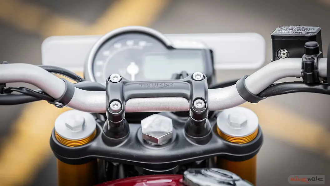 Triumph Speed 400 USB Port Image – BikeWale
