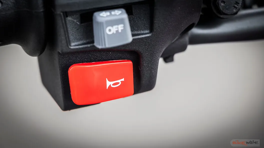 Triumph Speed 400 Hazard Warning Lights Switch Image – BikeWale