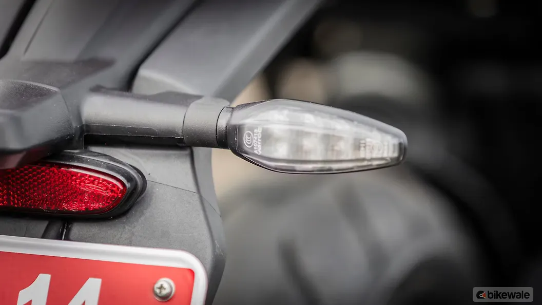 Triumph Speed 400 Rear Turn Indicators Image – BikeWale