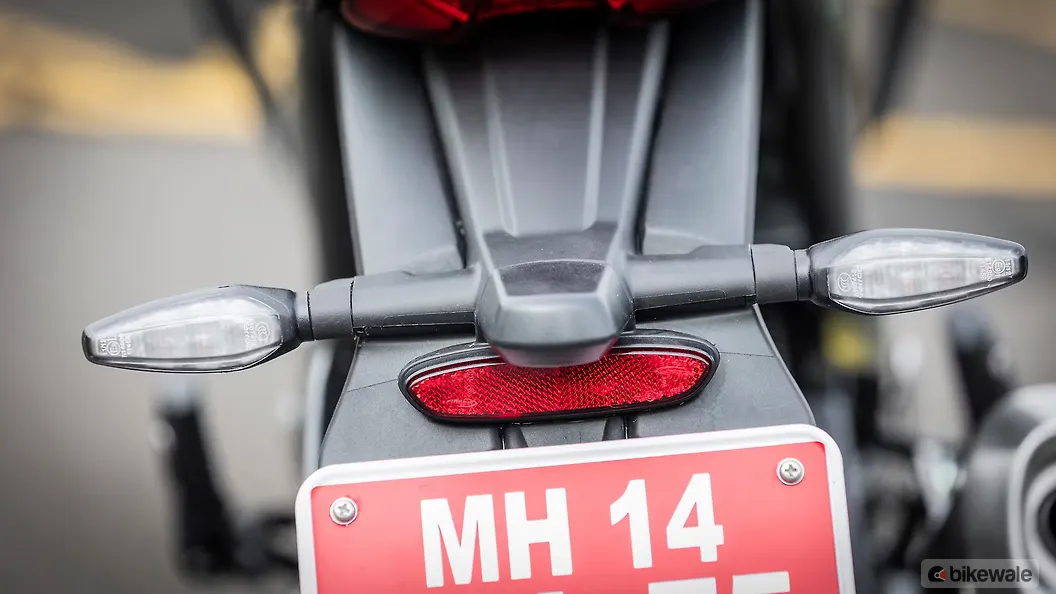 Triumph Speed 400 Rear Turn Indicators Image – BikeWale