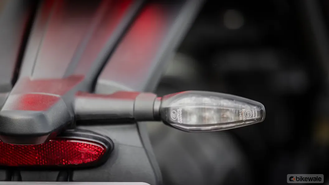 Triumph Speed 400 Rear Turn Indicators Image – BikeWale