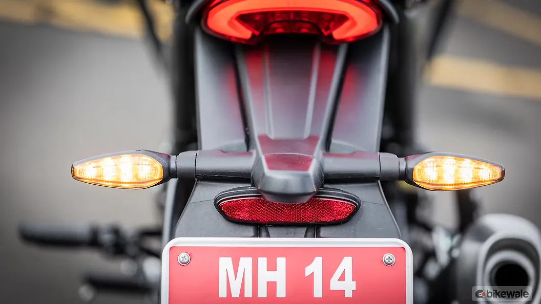 Triumph Speed 400 Rear Turn Indicators Image – BikeWale