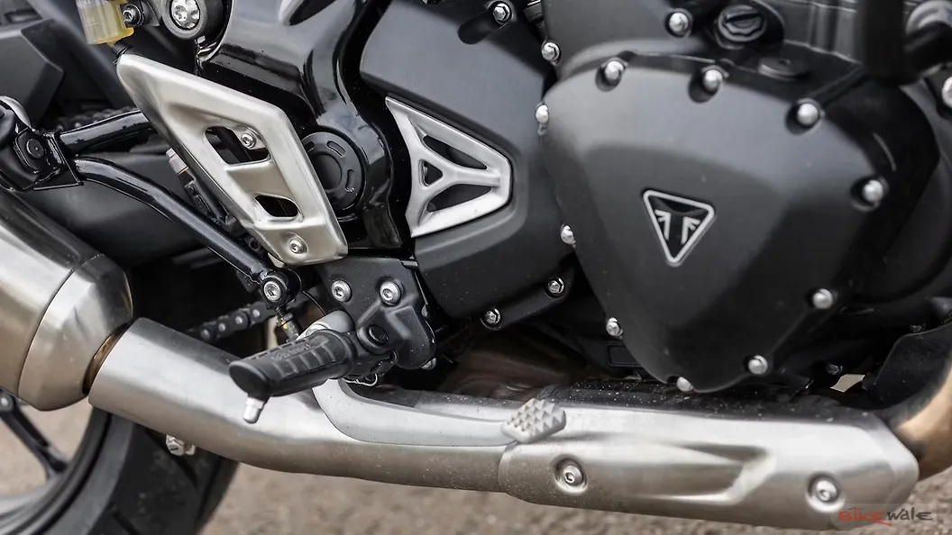 Triumph Speed 400 Rider Footpeg Image – BikeWale