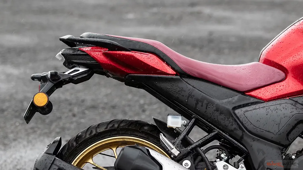 Yamaha FZS Fi V4 Saree Guard Image – BikeWale