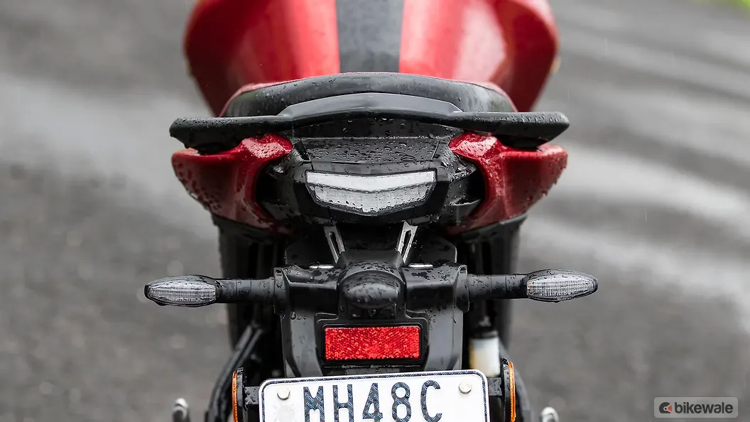 Yamaha FZS FI V4 Rear Turn Indicators Image – BikeWale