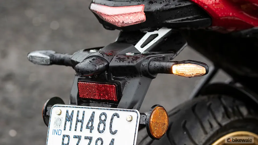 Yamaha FZS FI V4 Rear Turn Indicators Image – BikeWale