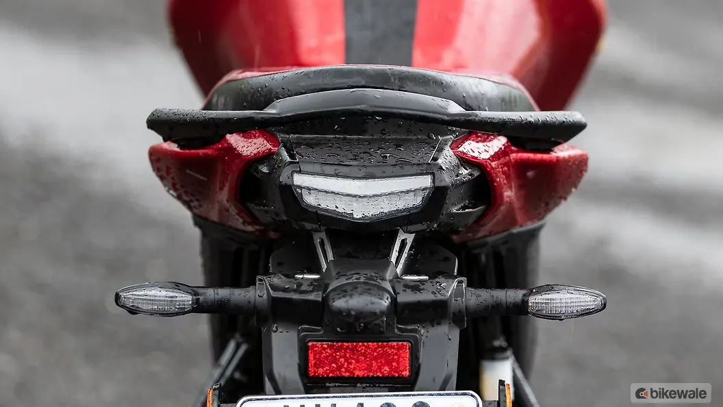 Yamaha FZS FI V4 Tail Light Image – BikeWale