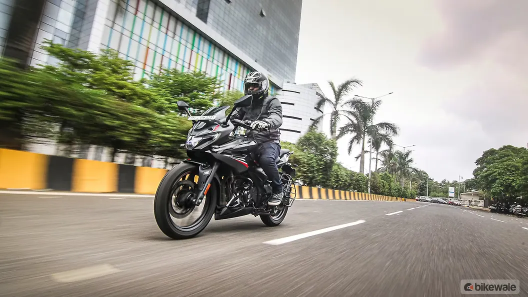 Bajaj Pulsar F250 Left Front Three Quarter Image – BikeWale