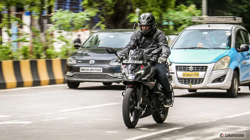 Bajaj Pulsar F250 Left Front Three Quarter Image – BikeWale