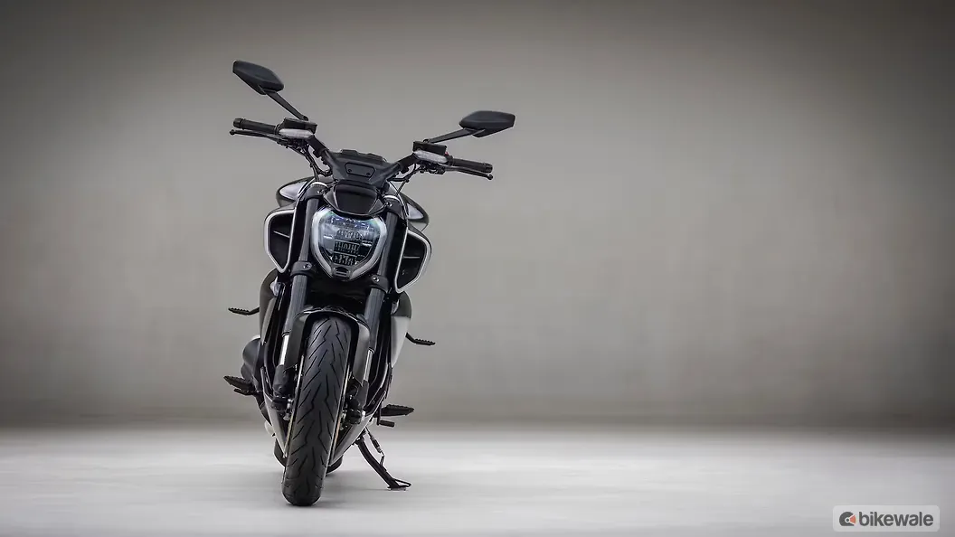 Ducati Diavel V4 Front View Image – BikeWale