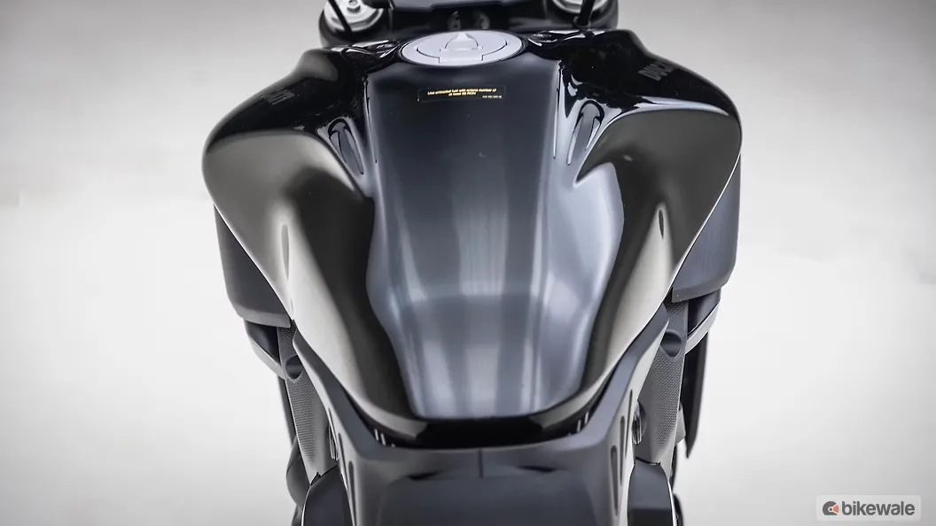 Ducati Diavel V4 Branding/Fuel Tank Decal Image – BikeWale