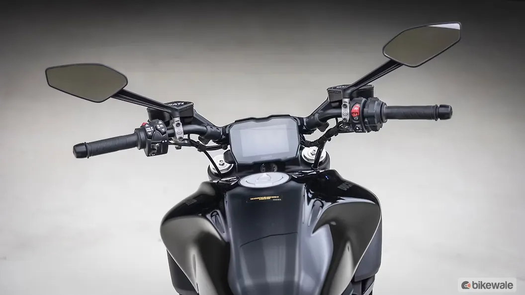 Ducati Diavel V4 Handle Bar Image – BikeWale
