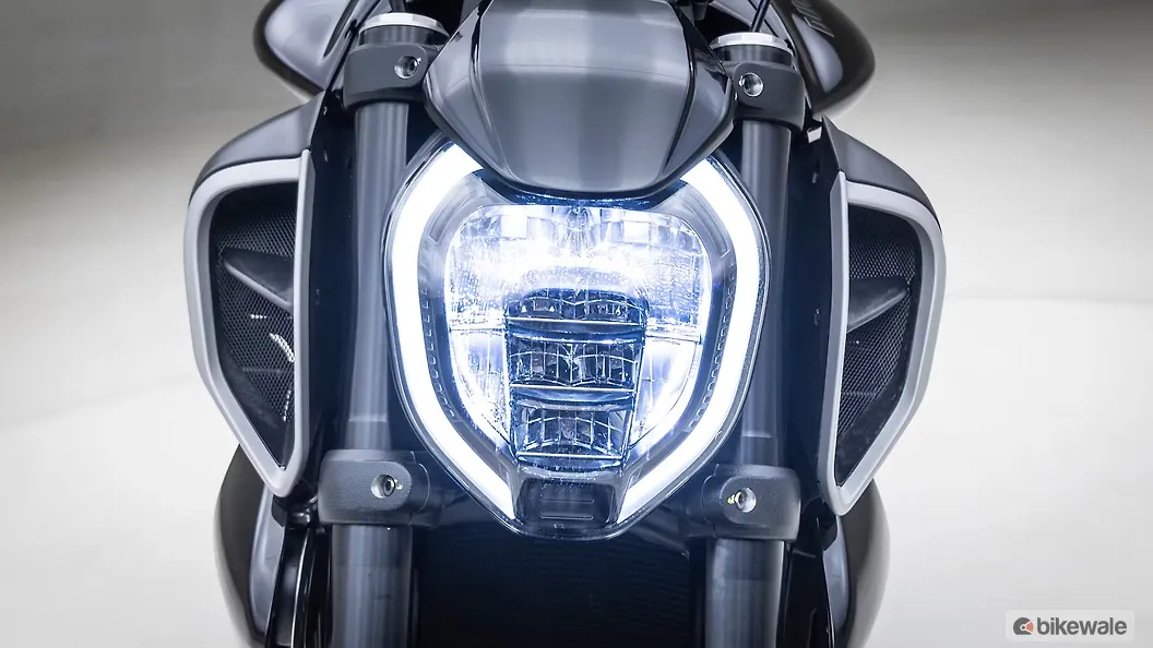 Ducati Diavel V4 Head Light Image – BikeWale