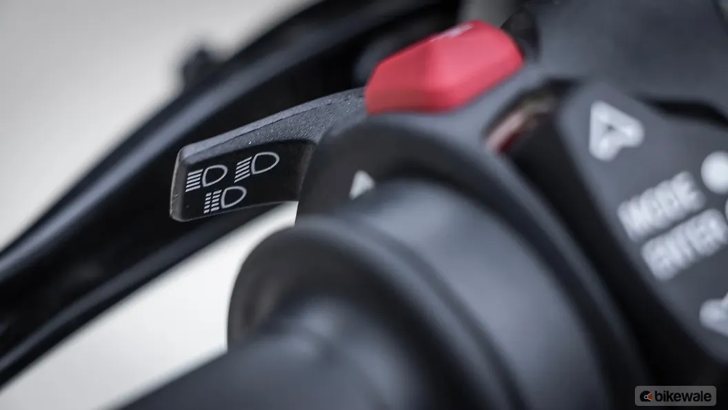 Ducati Diavel V4 High Beam Low Beam Switch Image – BikeWale