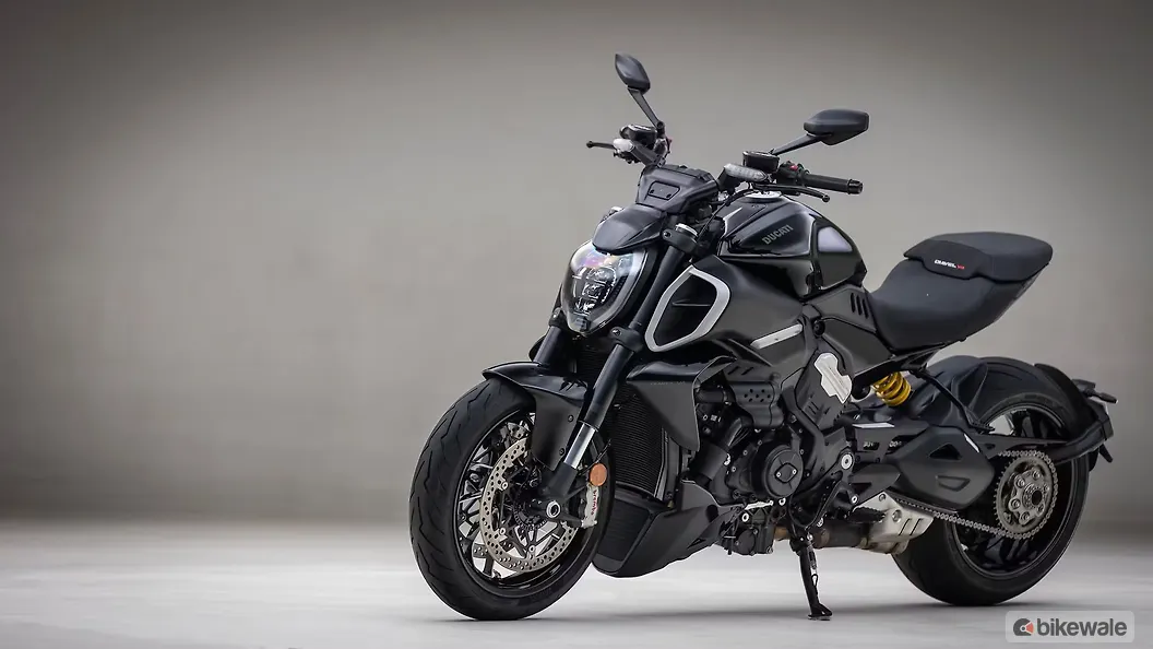 Ducati Diavel V4 Left Front Three Quarter Image – BikeWale