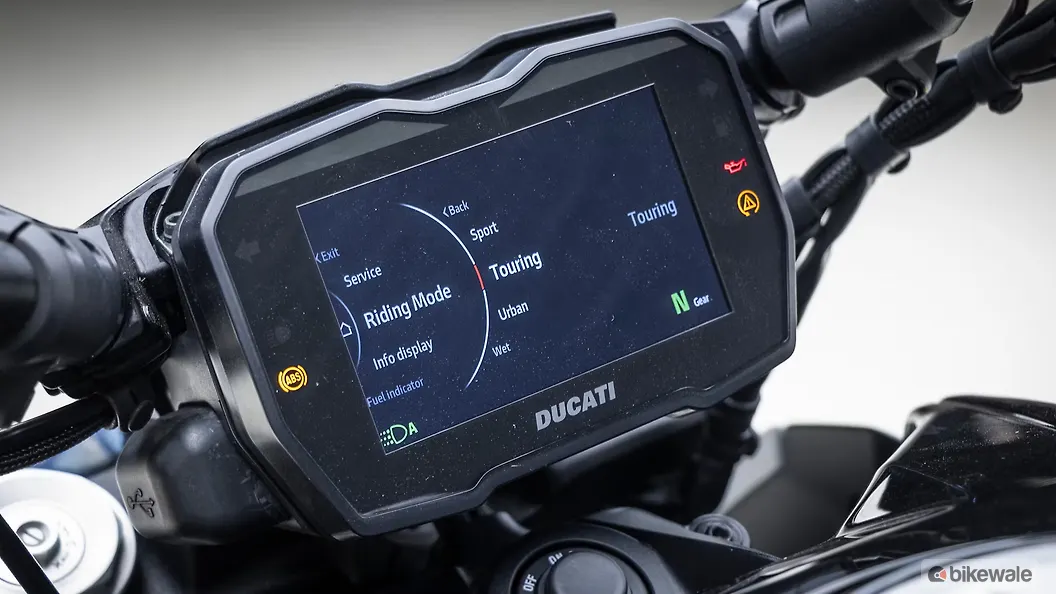 Ducati Diavel V4 Front View Image – BikeWale