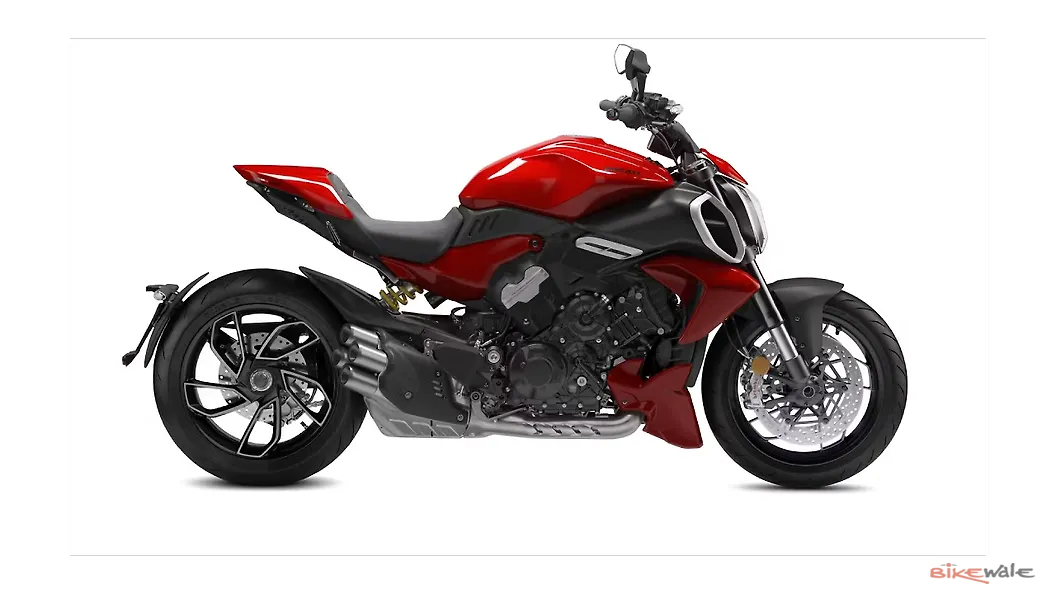 Ducati Diavel V4 Rear View Image – BikeWale