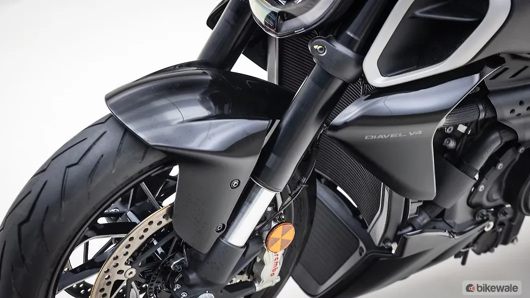 Ducati Diavel V4 Head Light Image – BikeWale