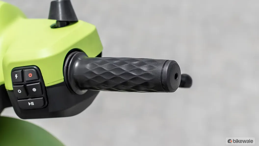 OLA S1 Air Handlebar Image – BikeWale