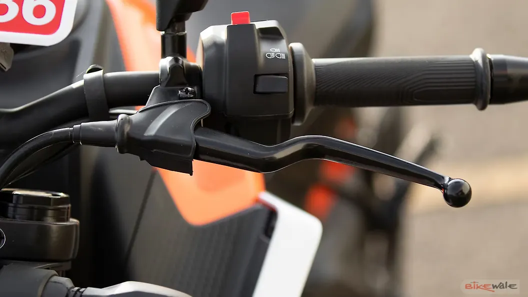 KTM 250 Duke Hazard Warning Lights Switch Image – BikeWale