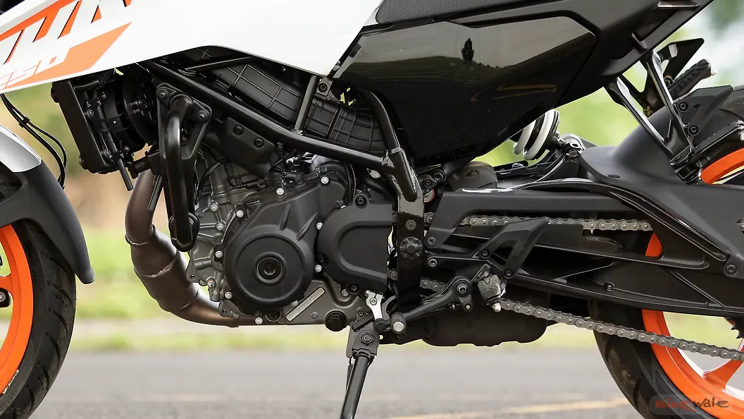KTM 250 Duke Engine From Right Image – BikeWale