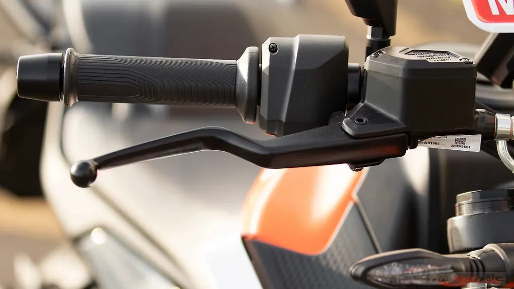 KTM 250 Duke Clutch Lever Image – BikeWale