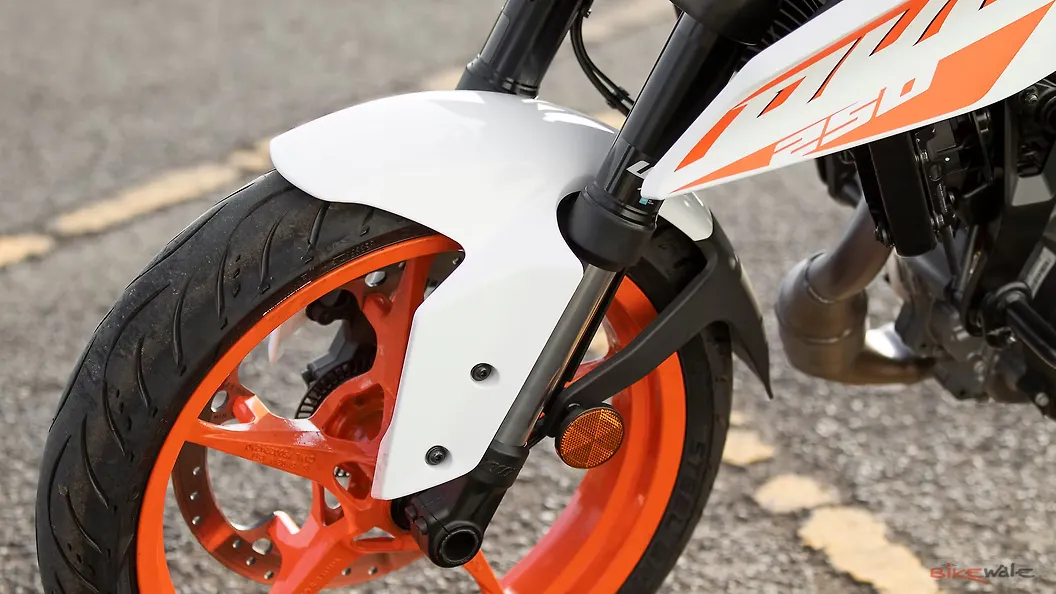 KTM 250 Duke Front Alloy Wheel Image – BikeWale