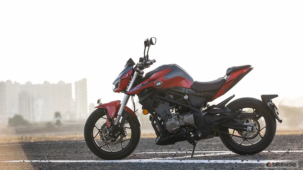 QJ Motor SRK 400 Rear View Image – BikeWale