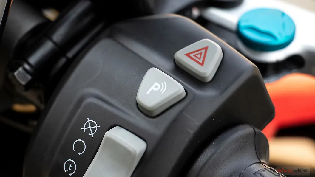 TVS X Turn Indicators Switch Image – BikeWale