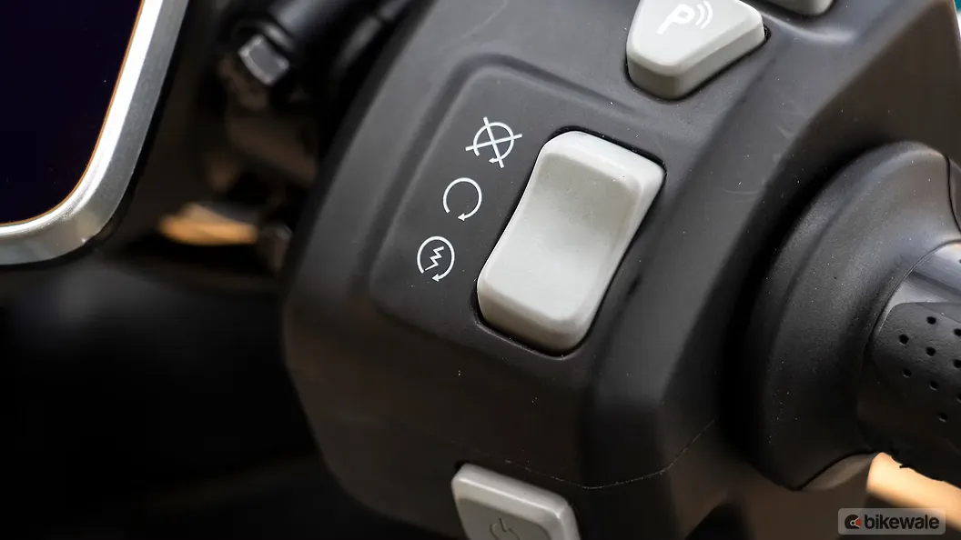 TVS X Horn Switch Image – BikeWale