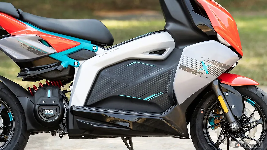 TVS X Right Side Body Panel Image – BikeWale