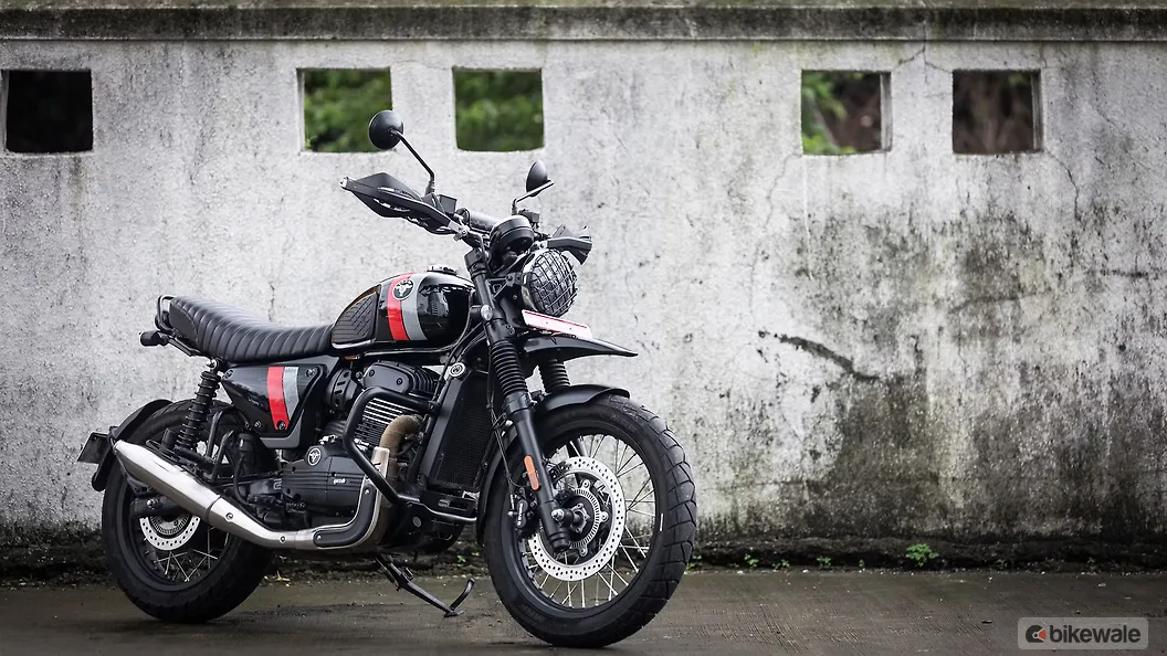 Yezdi Scrambler Right Front Three Quarter Image – BikeWale