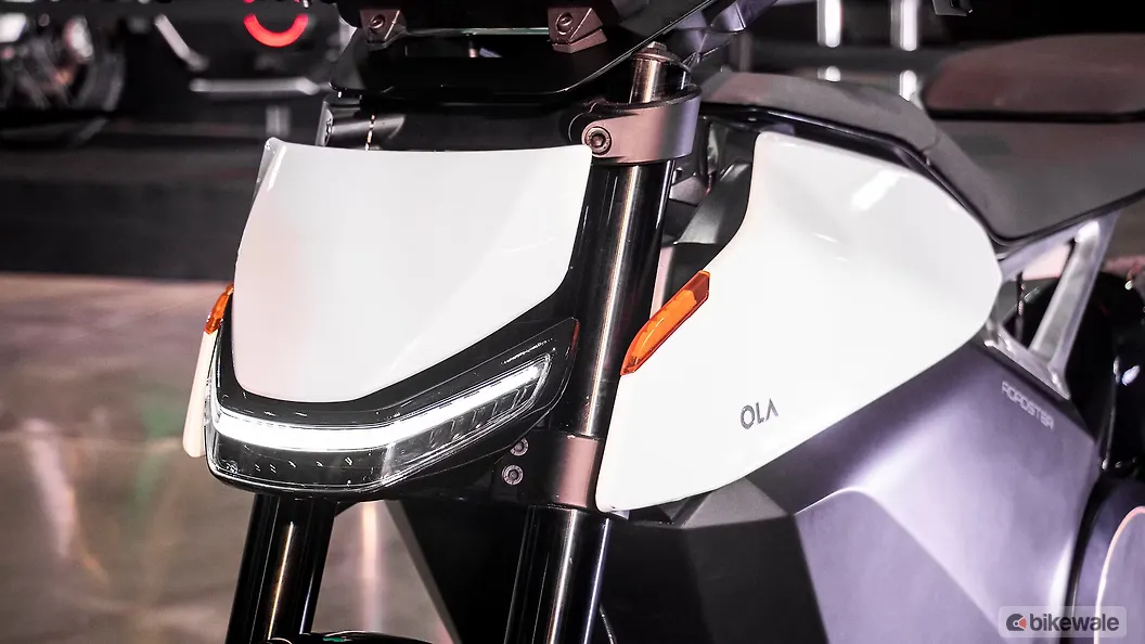 OLA Roadster Front Turn Indicators Image – BikeWale