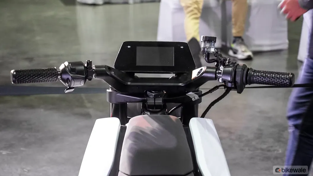 OLA Roadster Right Rear Three Quarter Image – BikeWale