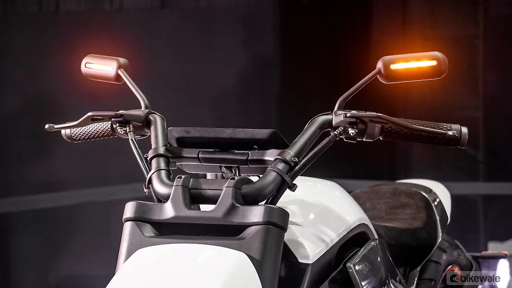 OLA Cruiser Front Turn Indicators Image – BikeWale