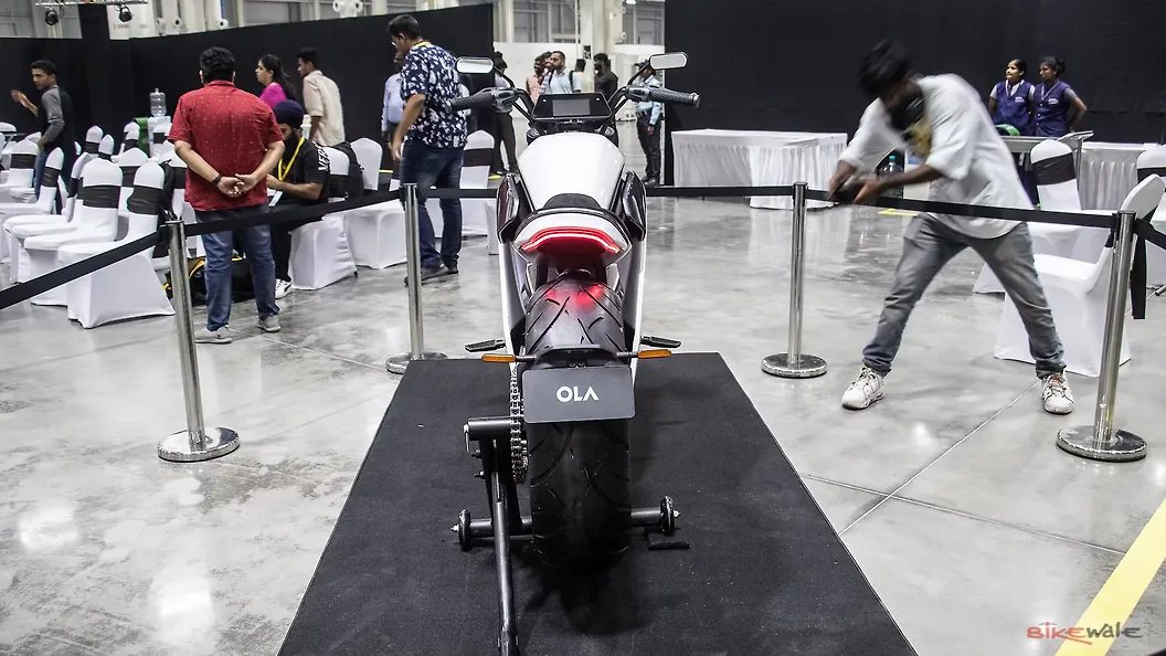 OLA Cruiser Right Rear Three Quarter Image – BikeWale