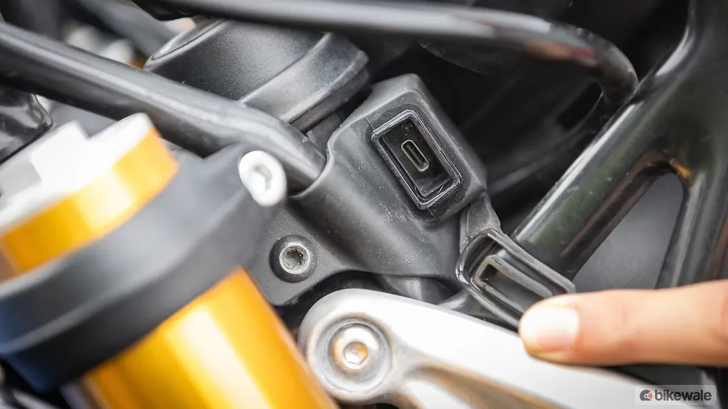 Triumph Speed 400 Emergency Off Switch/Kill Switch Image – BikeWale