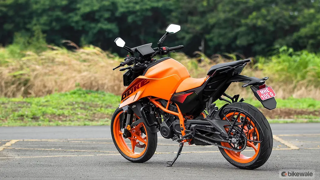 KTM 390 Duke Left Rear Three Quarter Image – BikeWale