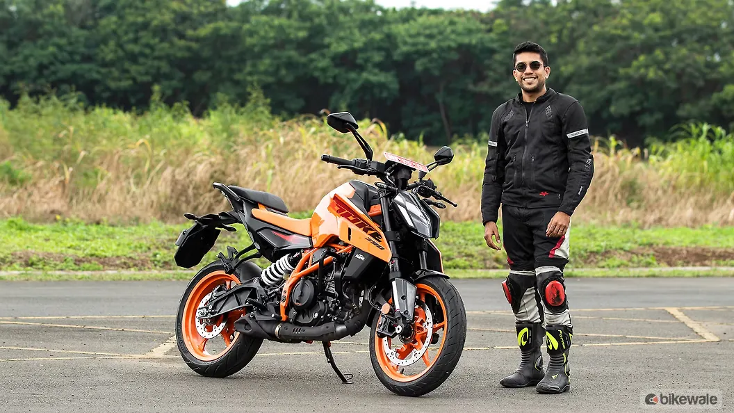 KTM 390 Duke Right Front Three Quarter Image – BikeWale