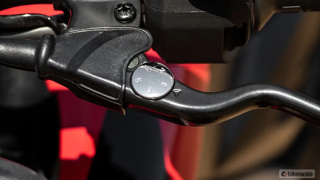 Bajaj Pulsar NS400Z Clutch Lever Adjuster Image – BikeWale