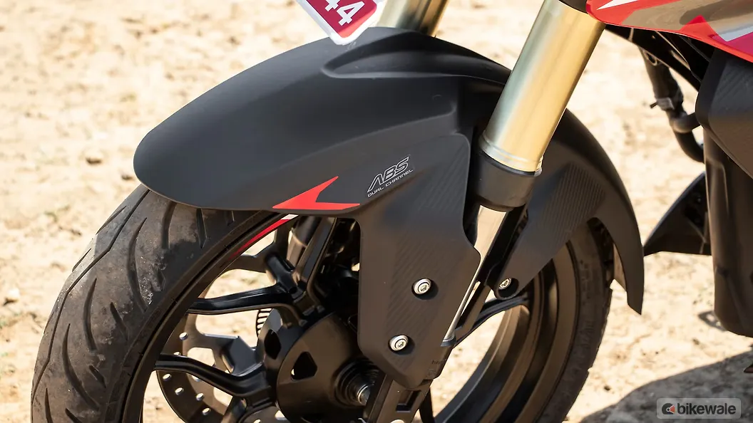 Bajaj Pulsar NS400Z Front Turn Indicators Image – BikeWale