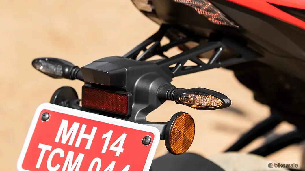 Bajaj Pulsar NS400Z Rear Reflex Reflector Image – BikeWale