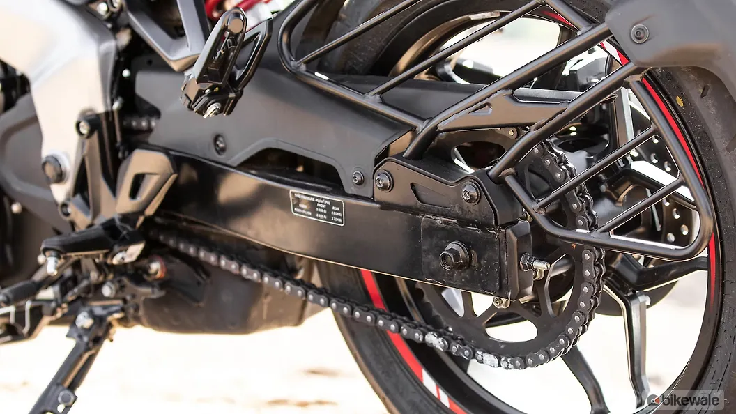 Bajaj Pulsar NS400Z Saree Guard Image – BikeWale Bajaj Pulsar NS400Z Saree Guard Image – BikeWale