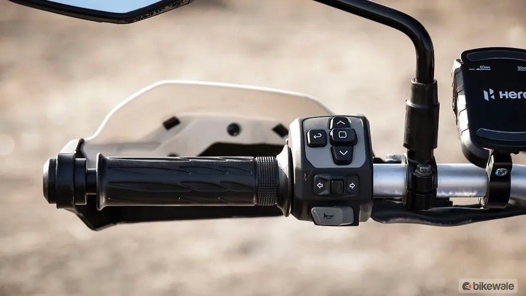 Hero Xpulse 210 Left Side Handlebar Grip Image – BikeWale