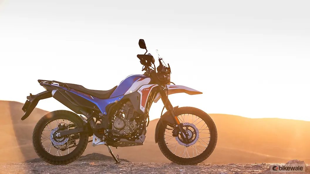 Hero Xpulse 210 Right Side View Image – BikeWale