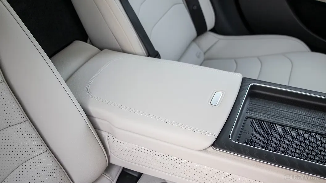 E-Class Front Centre Arm Rest Image, E-Class Photos in India - CarWale
