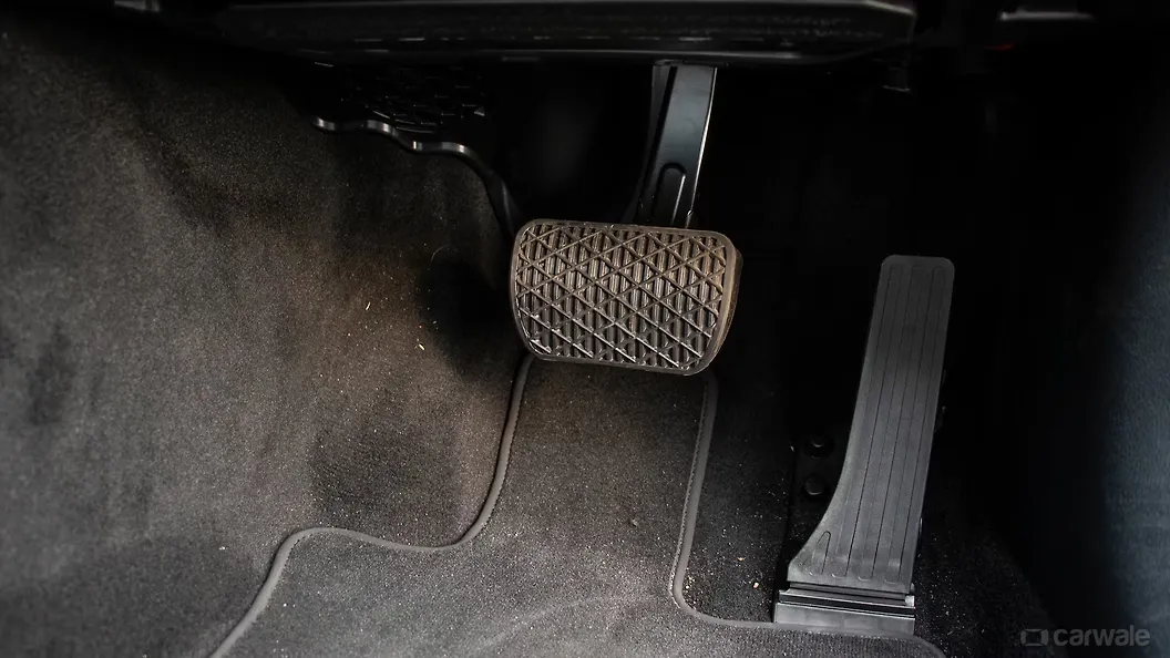 E-Class Pedals/Foot Controls Image, E-Class Photos in India - CarWale