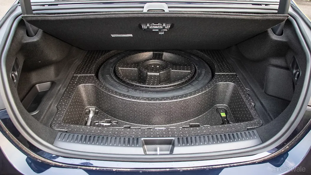 E-Class Under Boot/Spare Wheel Image, E-Class Photos in India - CarWale