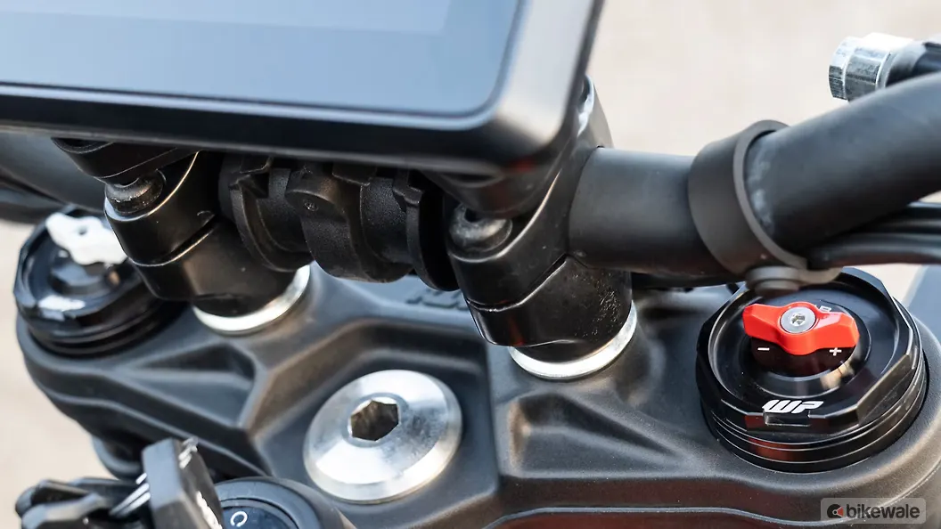 KTM 390 Duke Front Suspension Preload Adjuster Image – BikeWale